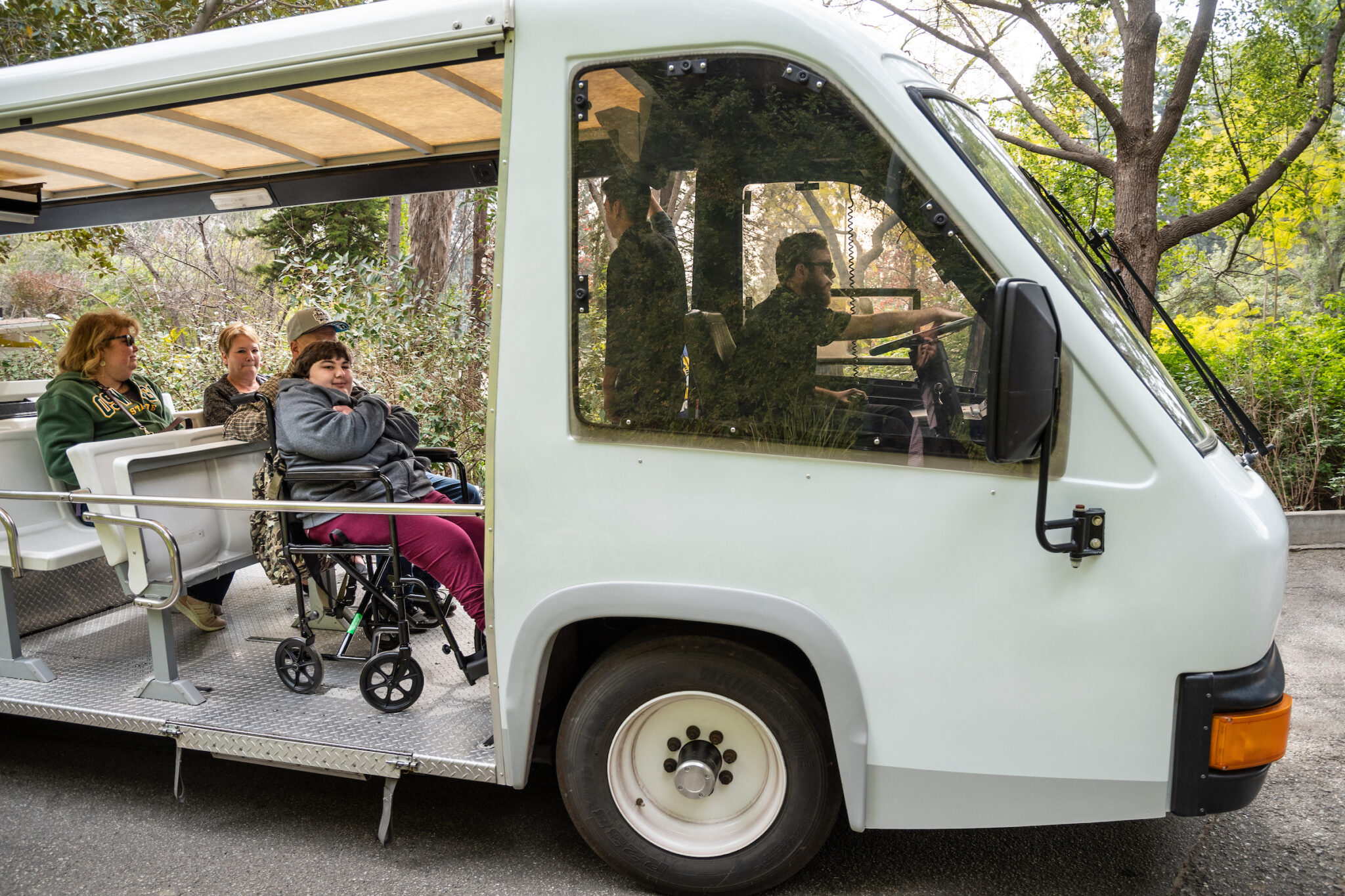 Accessibility & Services - Los Angeles Zoo and Botanical Gardens